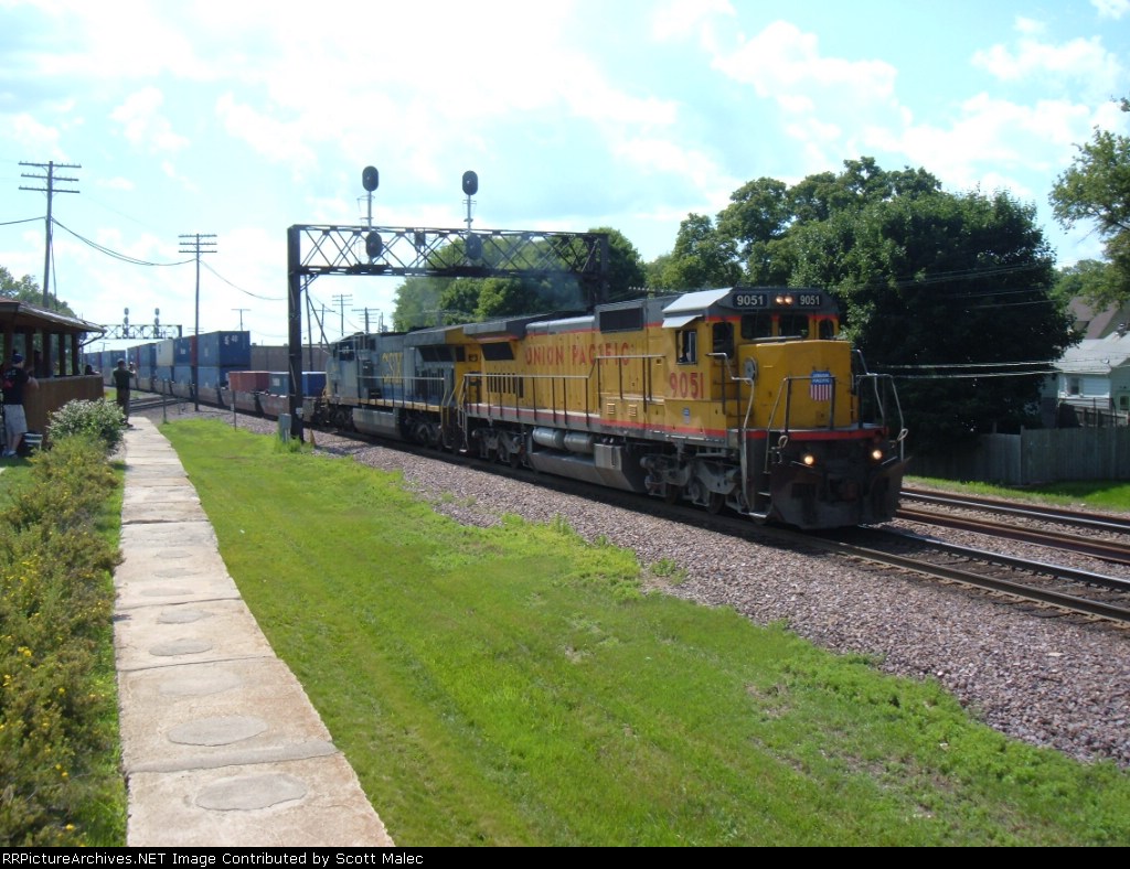 UP 9051 & CSX 644